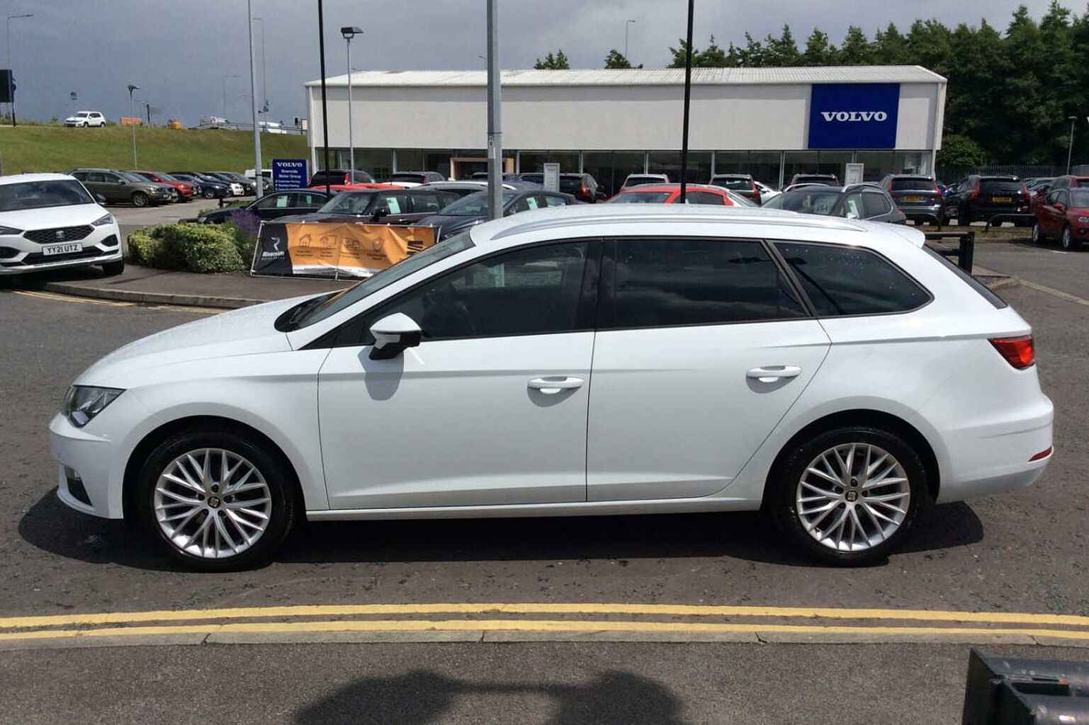 SEAT Leon Estate (2016) 1.6 TDI SE Dynamic 115 PS